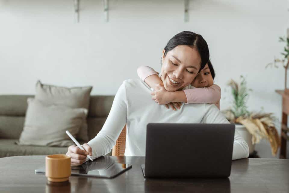 203 Best Mom Blog Topics for Mom Bloggers to Write About